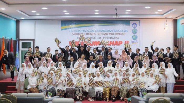 63 Mahasiswa Lulusan FKOM UNIKI Bireuen Diyudisium, Ini Pesan Dekan dan ...