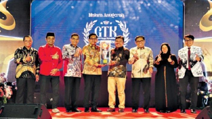 Banda Aceh Juara Anugerah Guru - Serambinews.com