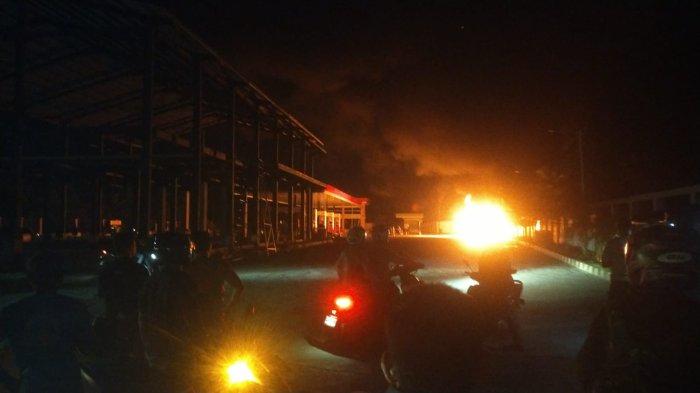 Satu Mobil Avanza yang Sedang Isi BBM di SPBU Kuta Malaka Terbakar, Sempat Terdengar Suara ...