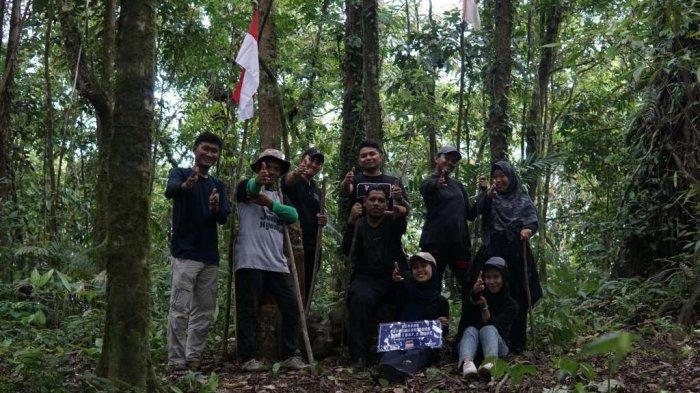Pemuda Sabang Gelar Aksi Pembacaan Sumpah Pemuda di Puncak Cot ... Pemuda Sabang Gelar Aksi Pembacaan Sumpah Pemuda di Puncak Cot ...