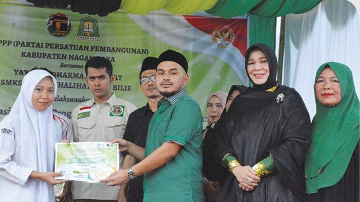Anggota DPR RI Bersama Ketua DPC PPP Nagan Raya Serahkan Beasiswa PIP ...