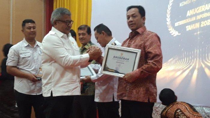 Pemkab Bireuen Raih Penghargaan Informatif Keterbukaan Informasi Publik dari KIA - Serambinews.com