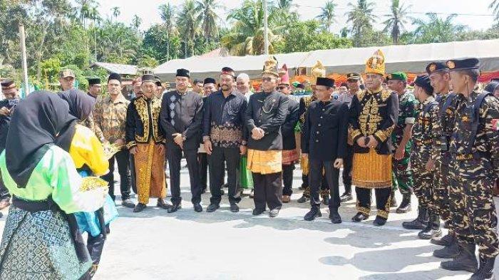 Pj Bupati Aceh Timur Launching Desa Bukit Tiga Peunaron sebagai Kampung ... Pj Bupati Aceh Timur Launching Desa Bukit Tiga Peunaron sebagai Kampung ...