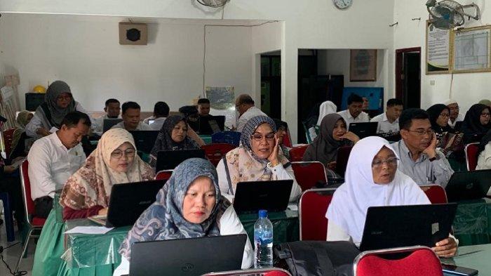 Ratusan ASN Kemenag Aceh Barat Ikut CAT IPMB - Serambinews.com