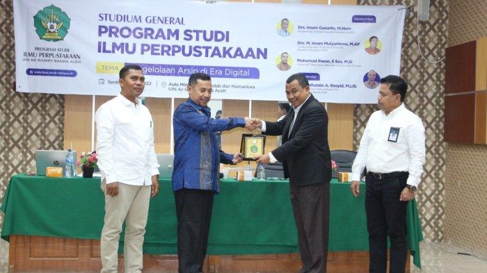 FAH UIN Ar-Raniry Gelar Kuliah Umum Bahas Kearsipan di Era Digital - Serambinews.com