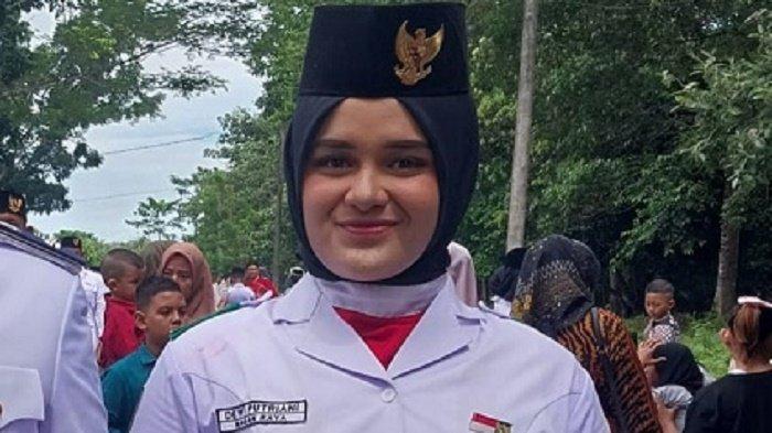 Dewi Putriani Sosok Siswi Berprestasi, Anggota Paskibraka Nagan Raya ...