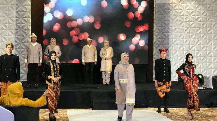 Disbudpar Aceh Luncurkan Busana Berbudaya Sebagai Pakaian Adat dan Seragam Harian - Serambinews.com