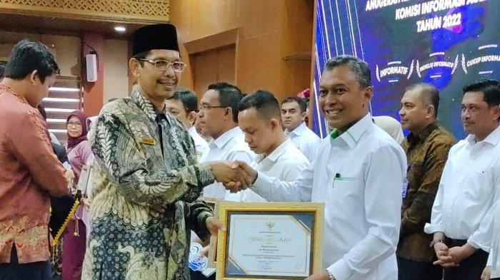 Distanbun Aceh Kembali Raih Penghargaan Keterbukaan Informasi Publik Aceh 2022 - Serambinews.com