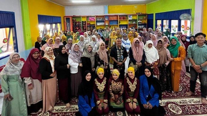 Dosen UBBG Latih Puluhan Guru TK di Banda Aceh tentang Pemanfaatan TIK ...