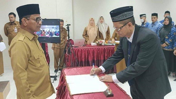 Pj Bupati Lantik dr Edi Gunawan sebagai Direktur RSUD dr Zubir Mahmud - Serambinews.com