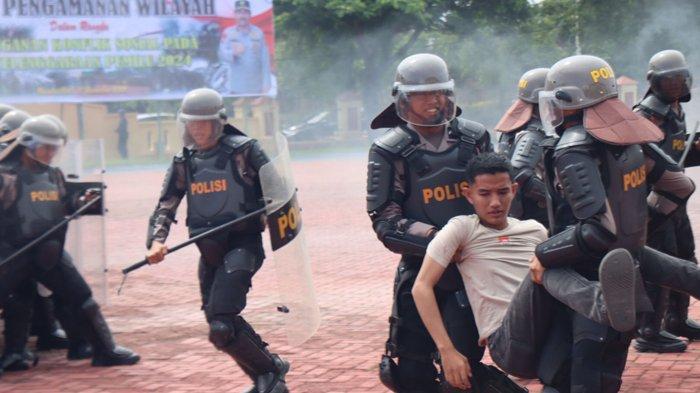 Polda Aceh Gelar Simulasi Pengendalian Massa Bagian Dari Pelatihan