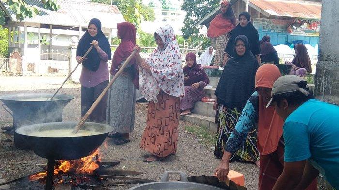 Perkuat Nilai Adat Aceh, Warga Gampong Kayee Jatoe Kenduri Ie Bu ...