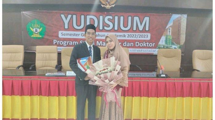 Pasutri Dosen IAI Al Aziziyah Samalanga Bireuen Yudisium Bersama dan Raih Cumlaude - Serambinews.com