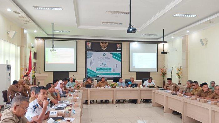 Bappeda Aceh Selatan Gelar FGD Penyusunan RPJPD 2025-2045 - Serambinews.com