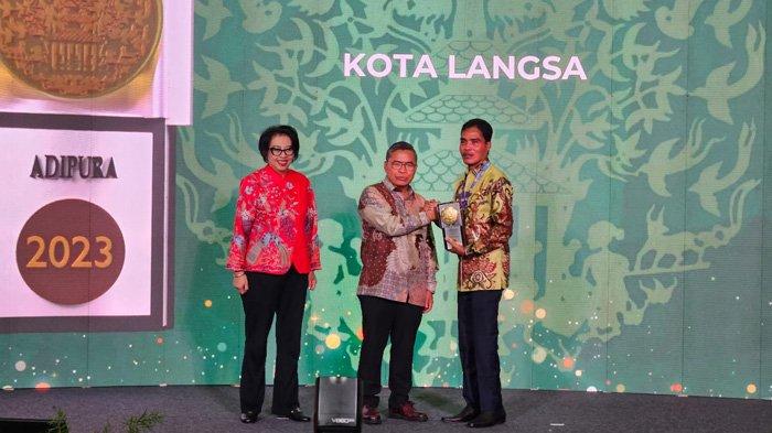 Kota Langsa Raih Anugerah Adipura Tahun 2023 dari Presiden RI - Serambinews.com