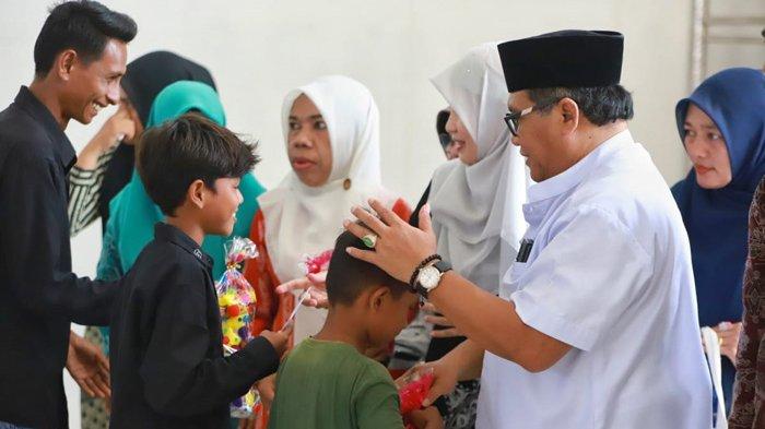 Pj Bupati Pidie Serahkan Santunan untuk Anak Yatim di Batee, Jumlahnya ... Pj Bupati Pidie Serahkan Santunan untuk Anak Yatim di Batee, Jumlahnya ...