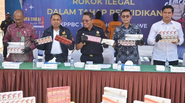 Bea Cukai Lhokseumawe Tangkap 2 Tersangka Beserta Ratusan Ribu Rokok Ilegal - Serambinews.com