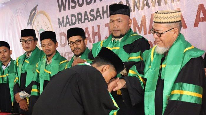547 Santri Dayah Jeumala Amal Diwisuda, Guru Besar ITB Hadir Sampaikan Kuliah Umum Beri Pesan ...