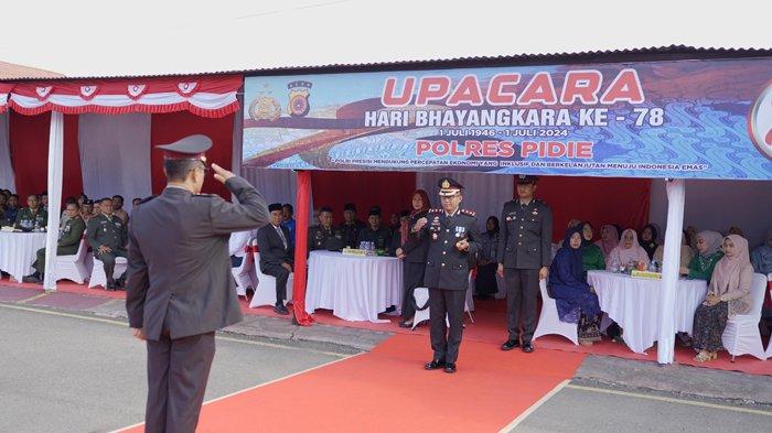 Hari Bhayangkara ke-78, AKBP Imam Serahkan Piagam ke Reskrim hingga ... Hari Bhayangkara ke-78, AKBP Imam Serahkan Piagam ke Reskrim hingga ...