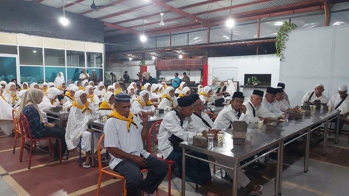 Ikamabdya di Banda Aceh Peusijuek 58 JCH asal Abdya - Serambinews.com