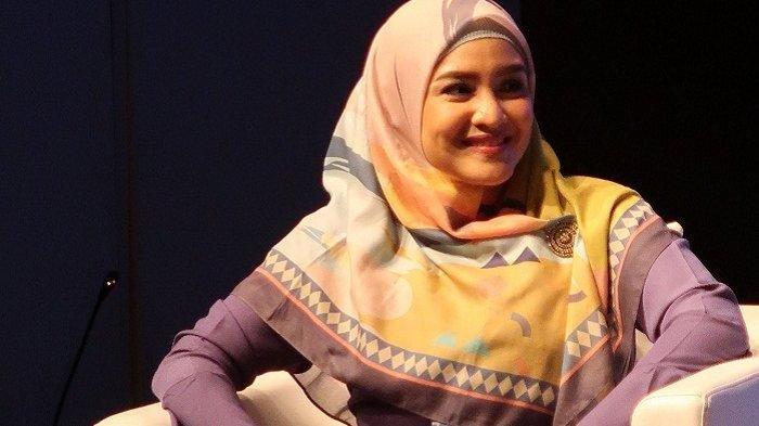 Intan Nuraini Kesal Suami Tak Tahu Dirinya Artis - Halaman all ...