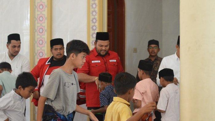 Irfansyah Khitan Massal 60 Anak Yatim dan Fakir Miskin di Langsa - Serambinews.com