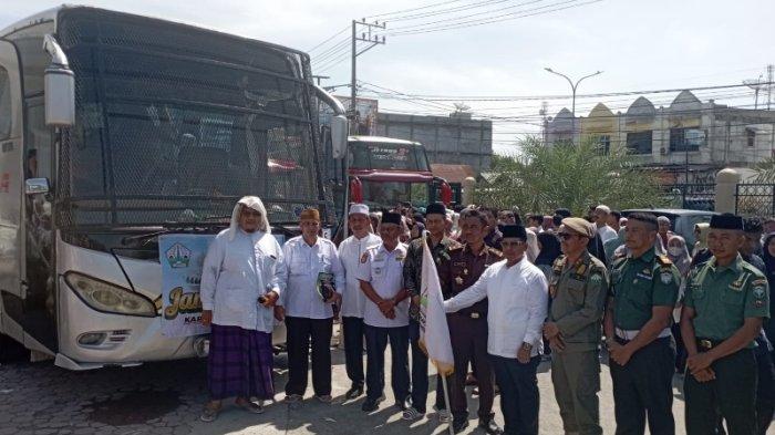Pemkab Bireuen Lepas Keberangkatan 382 JCH, 3 Tunda Berangkat karena Sakit, Ini JCH Tertua ...