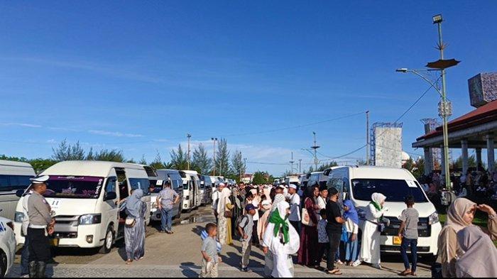 Tak Gunakan Bus, Ini Alasan JCH Aceh Timur Berangkat ke Asrama Haji ...