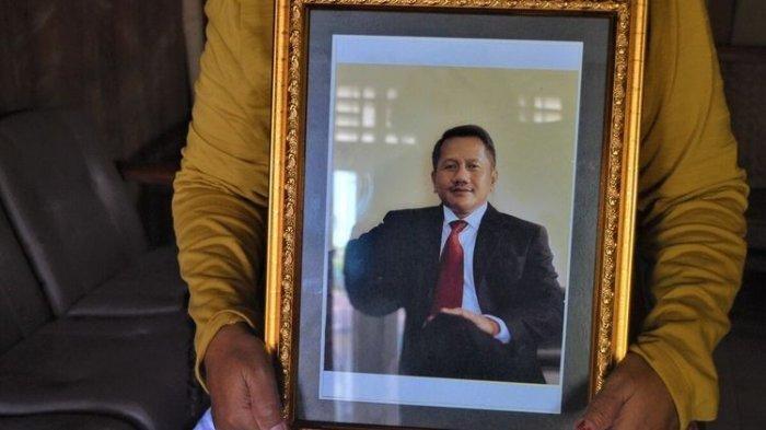 Sosok Joko Suranto, Crazy Rich yang Viral karena Perbaiki Jalan Rusak ...