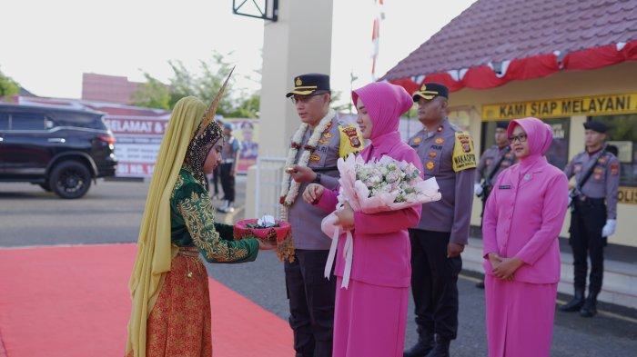 AKBP Jaka Mulyana Resmi Jabat Kapolres Pidie, Disambut Pedang Pora dan Tari Ranup Lampuan ...
