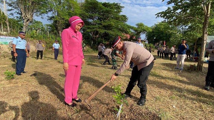 HUT Ke-78 Bhayangkara, Polres Sabang Tanam Pohon di Asrama Polisi - Serambinews.com