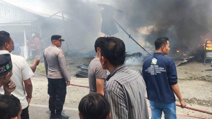 Bengkel Las dan Gudang Kelontong di Labuhahaji Terbakar, Kerugian Ditaksir Capai Rp 600 Juta ...