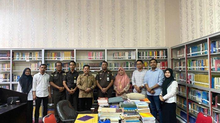 Kejati Aceh Gandeng UIN Ar-Raniry untuk Revitalisasi Perpustakaan - Serambinews.com