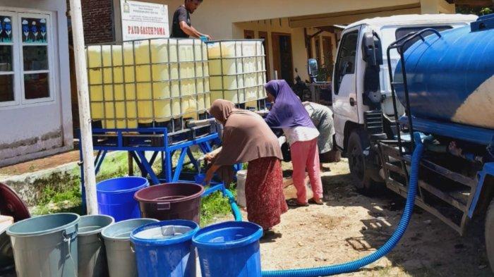 Kemarau, Pemkab Aceh Besar Suplai 16.000 Liter Air Bersih ke Lhoknga - Serambinews.com