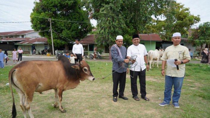 Korem 011/LW Sembelih 10 Sapi dan 11 Kambing Kurban - Serambinews.com