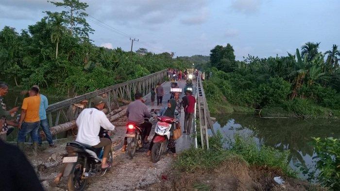 Sempat Tertahan Dua Hari, Trado Angkut Beko Tersangkut di Jembatan di Simeulue Berhasil ...