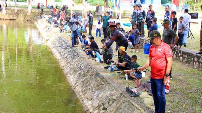 Ratusan Pemancing Berburu Ikan Lele di Kolam Rindam IM - Serambinews.com