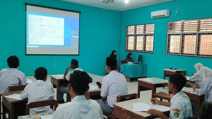 Perdana MAN 3 Aceh Timur Terapkan Kelas Digital - Serambinews.com