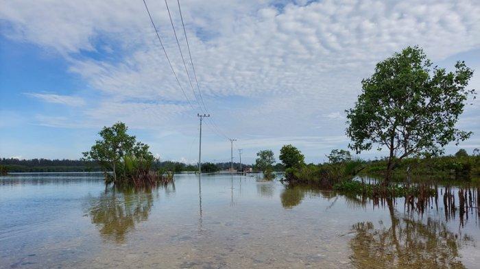 Masih Banjir, Jalan ke Kayu Menang Aceh Singkil Sulit Dilintasi ...