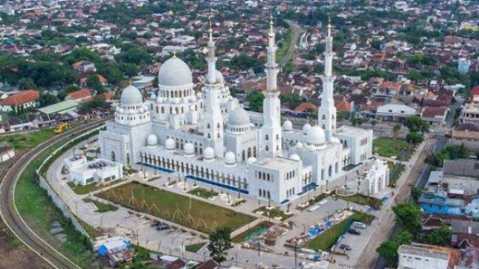 Fakta Masjid Raya Sheikh Zayed Solo, Simbol Persahabatan UEA dan ...