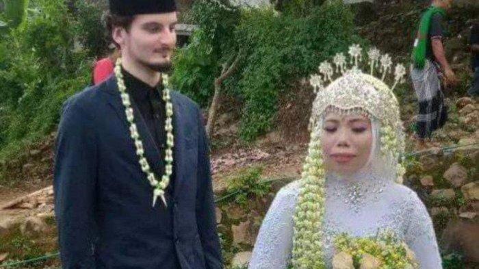 Kenal dari Situs Jodoh, Bule Belgia Jatuh Hati dengan Ustazah Lombok, Cinta Apa Adanya ...