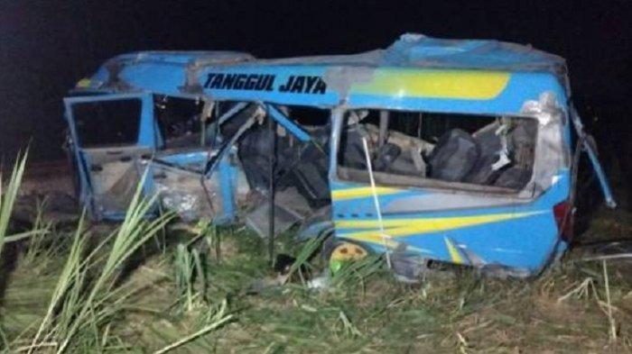 Kereta Api Tabrak Minibus di Lumajang Tewaskan 11 Orang, Ini Identitas Korban - Serambinews.com