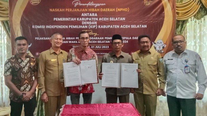 Teken NPHD, Pemkab Aceh Selatan Hibahkan Dana Pilkada 2024 Rp 30 M untuk KIP - Serambinews.com