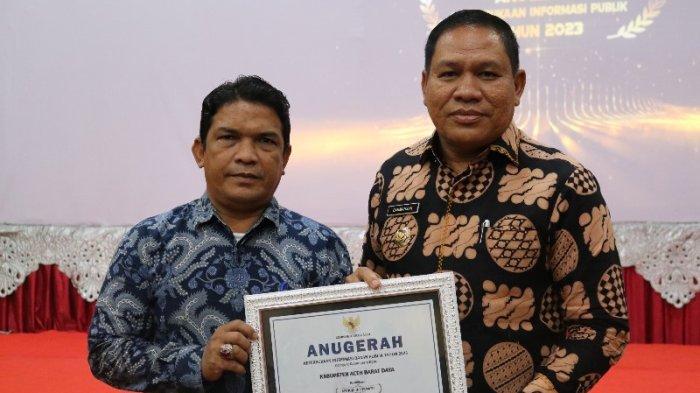 Pj Bupati Abdya Raih Penghargaan Keterbukaan Informasi Publik Tahun 2023 dari Komisi Informasi ...