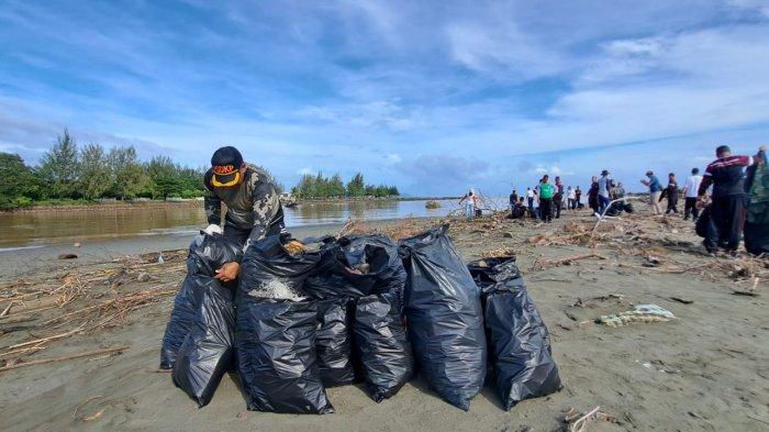2,4 Ton Sampah Plastik Diangkut dari Muara Krueng Aceh, Kotak Rokok ...