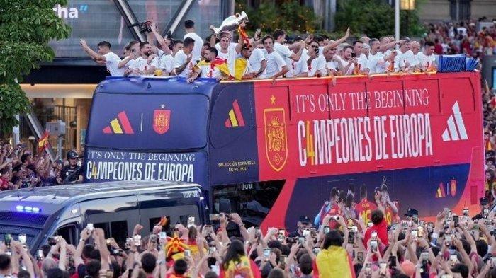 Timnas Spanyol Rayakan Pesta Juara Euro 2024, Parade Bus Terbuka dan ...
