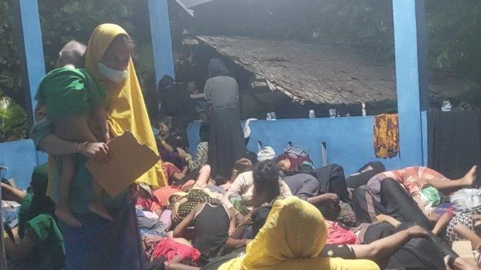 Ratusan Pengungsi Rohingya Tidur di Balai Nelayan Gandapura, Bireuen - Serambinews.com