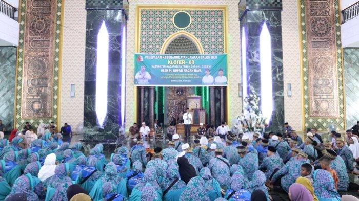 101 Jamaah Haji Tiba di Nagan Raya, Disambut Haru Keluarga di Masjid Giok - Serambinews.com