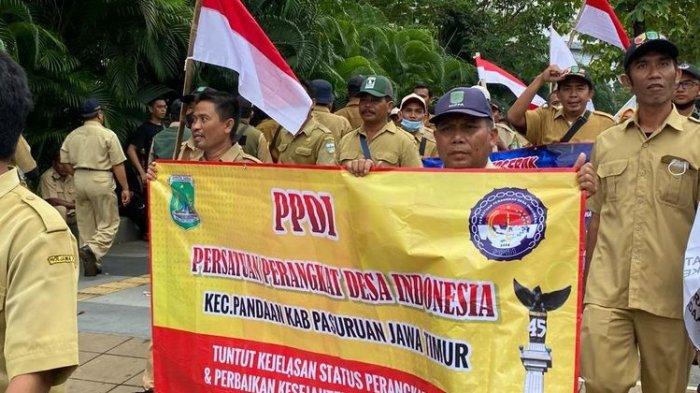 Berdemo di Gedung DPR RI, Massa Perangkat Desa Tuntut Gaji 13 hingga Tunjangan Anak-Istri ...