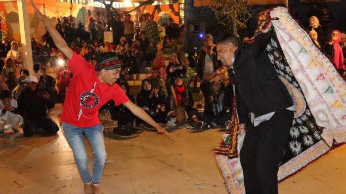 Pj Bupati Aceh Tengah T Mirzuan Lihai Mainkan Tari Guel di Taman Inen ...